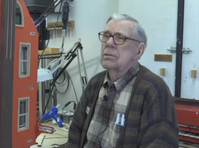 Pan Pics and Clips: Harold Rorden's Doll Houses